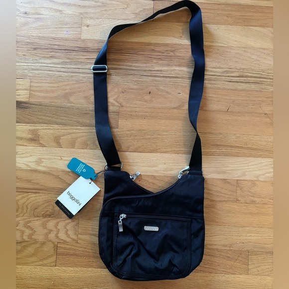 Baggallini | Bags | Nwt Baggallini Pocket Crossover Crossbody Black ...